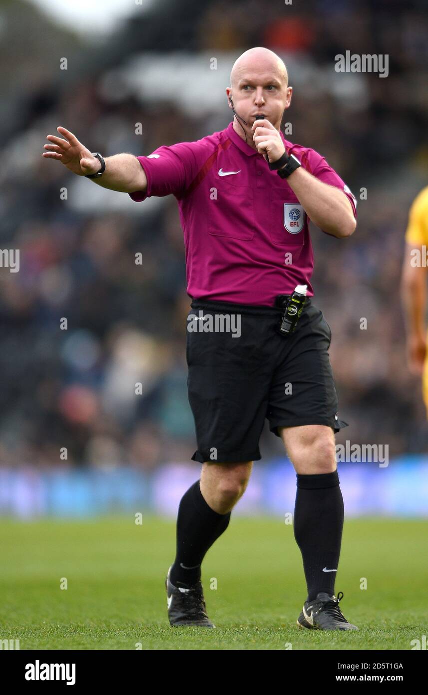 Match referee Simon Hooper Stock Photo - Alamy