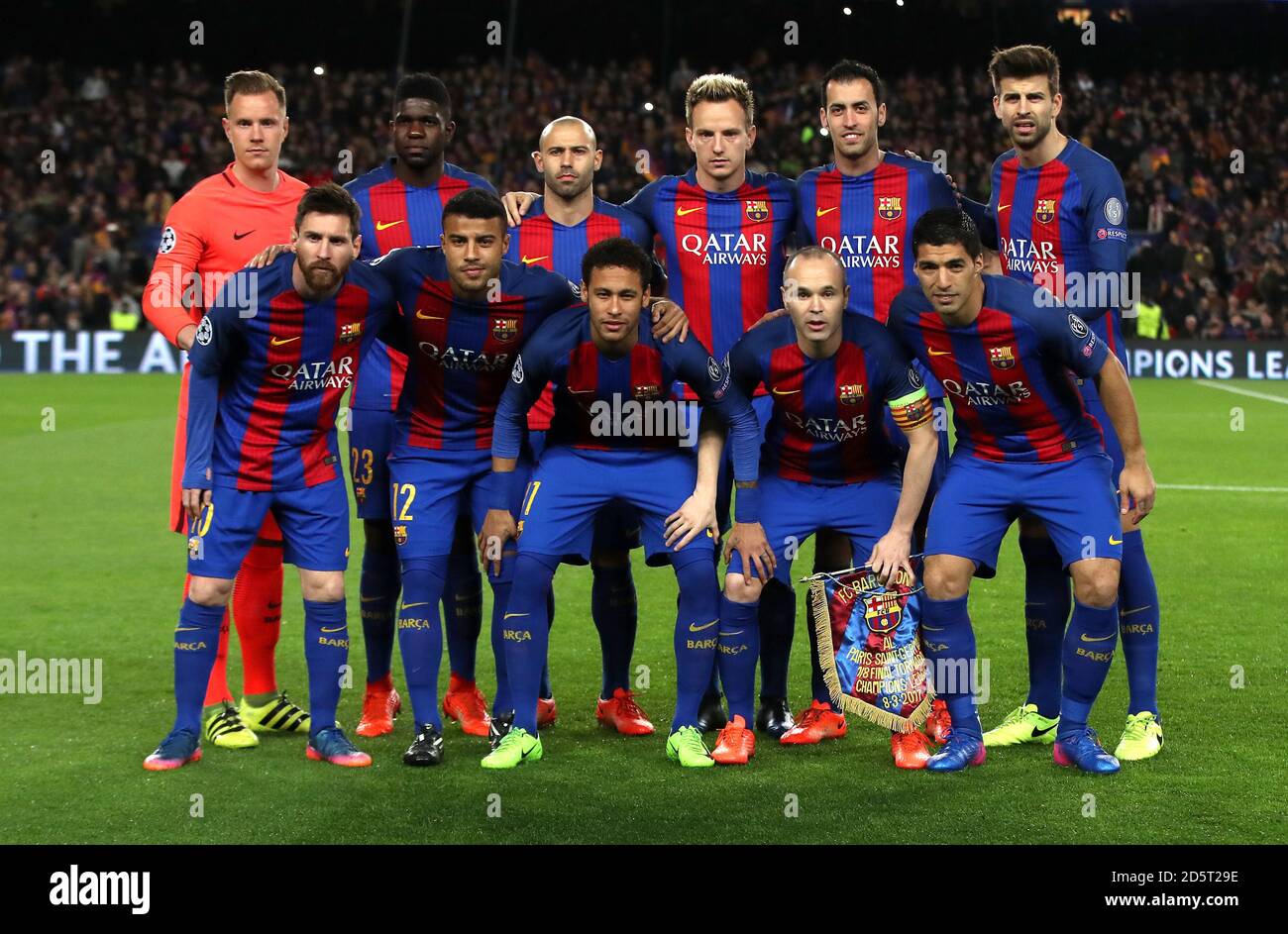 Barcelona players pose for a photograph before kick-off Stock Photo - Alamy