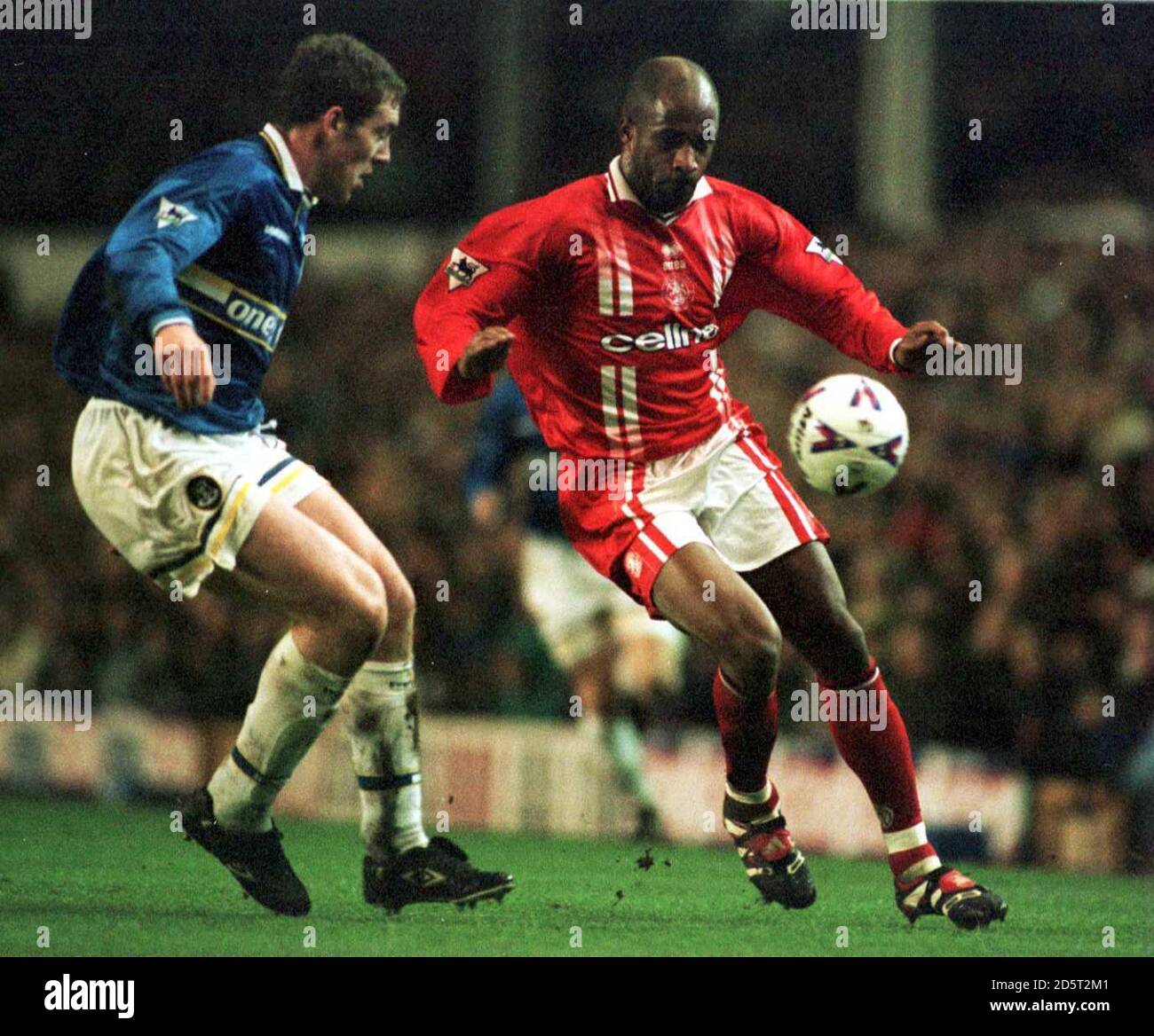 Middlesbrough's Dean Gordon and Everton's Richard Dunne Stock Photo - Alamy