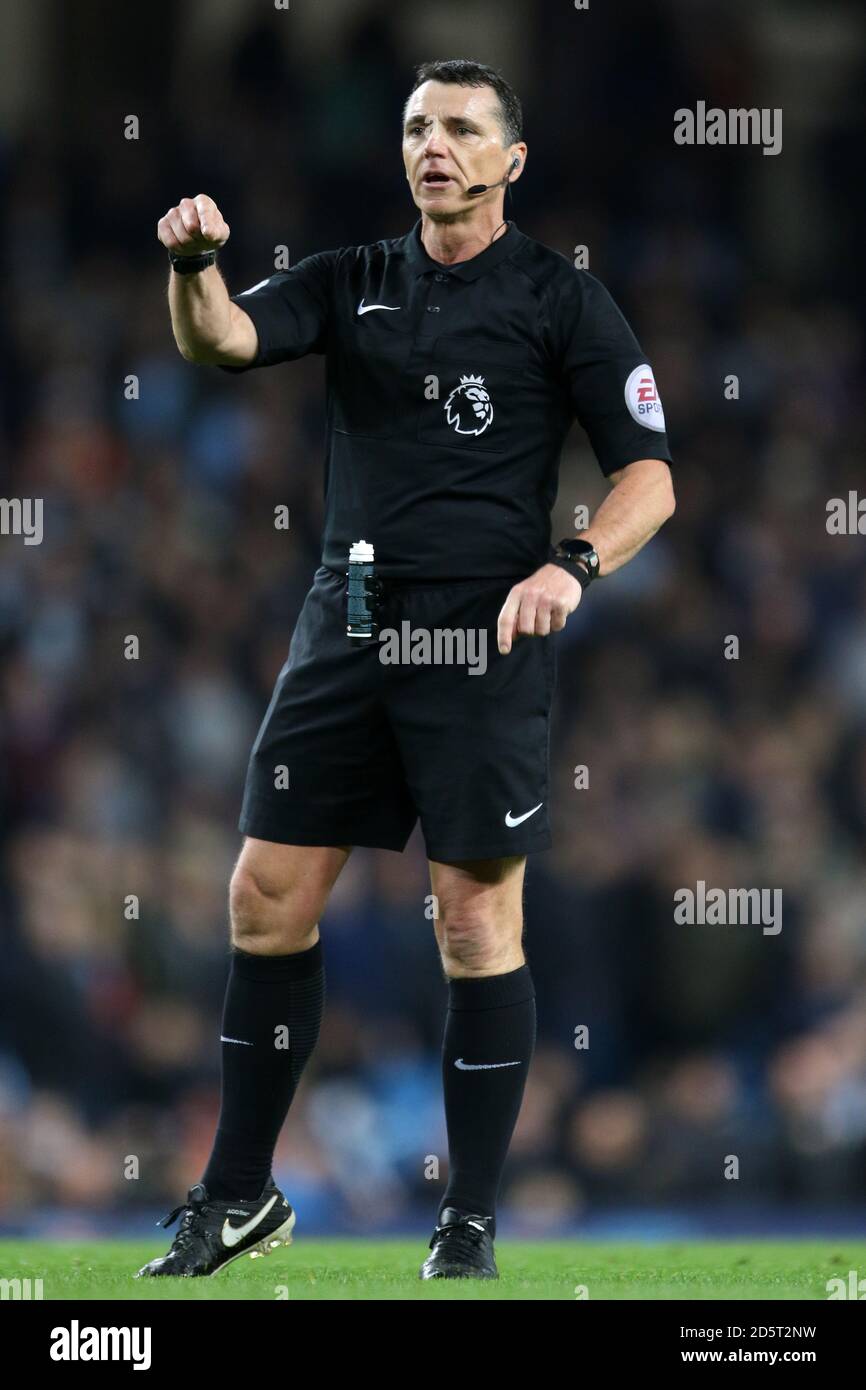 Referee Neil Swarbrick Stock Photo - Alamy