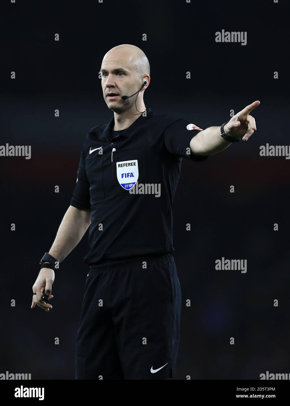 English referee anthony taylor hi-res stock photography and images - Alamy