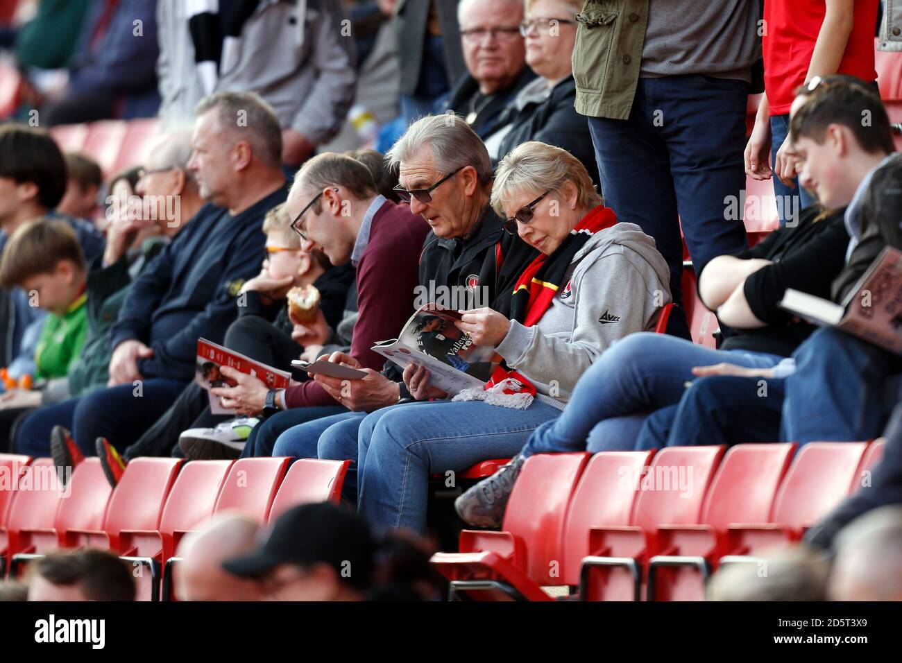 Charlton Athletic players in the stands Stock Photo - Alamy