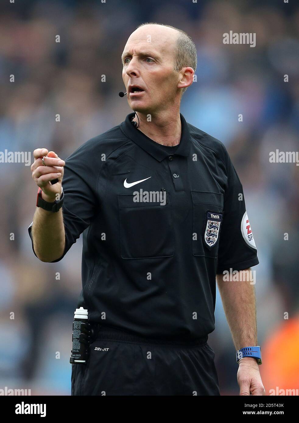 Referee Mike Dean Stock Photo - Alamy