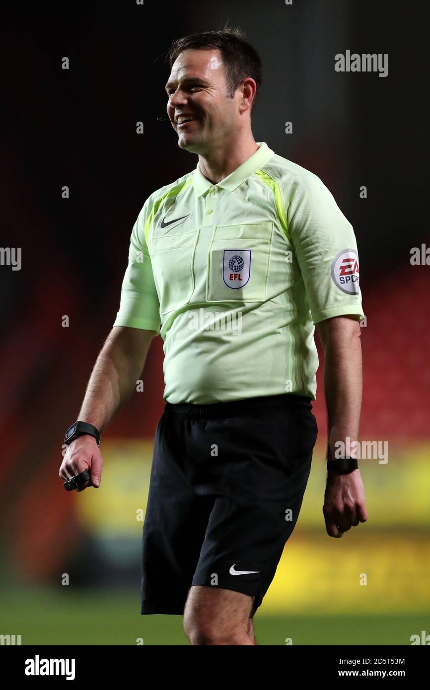 Referee james linington hi-res stock photography and images - Alamy
