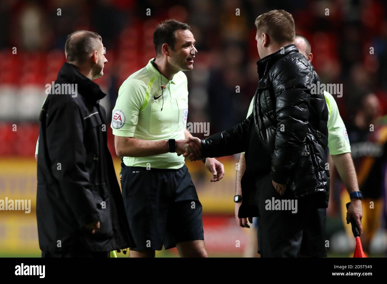 Charlton Athletic manager Karl Robinson (right) shakes the hand of ...