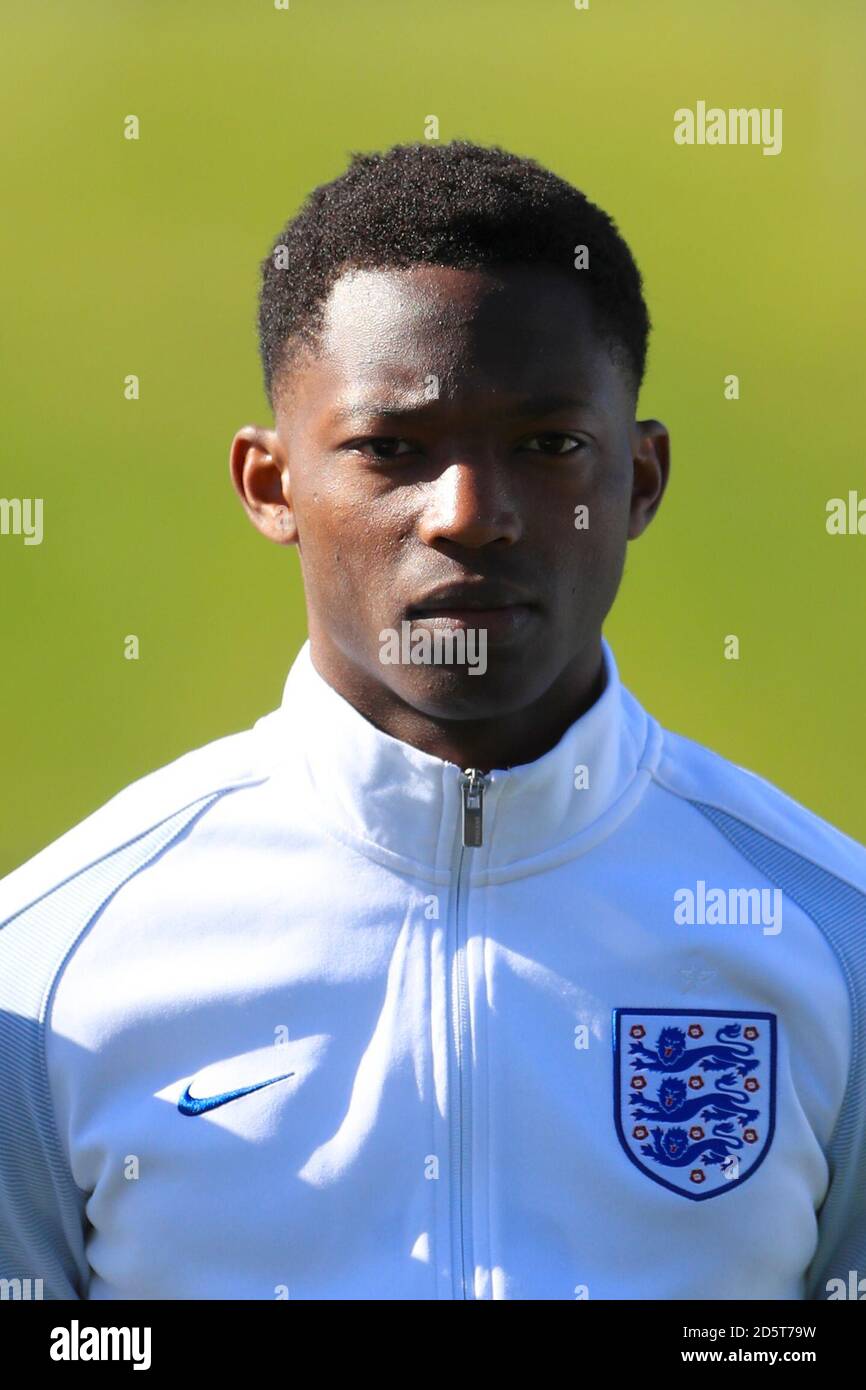 Edun hi-res stock photography and images - Alamy