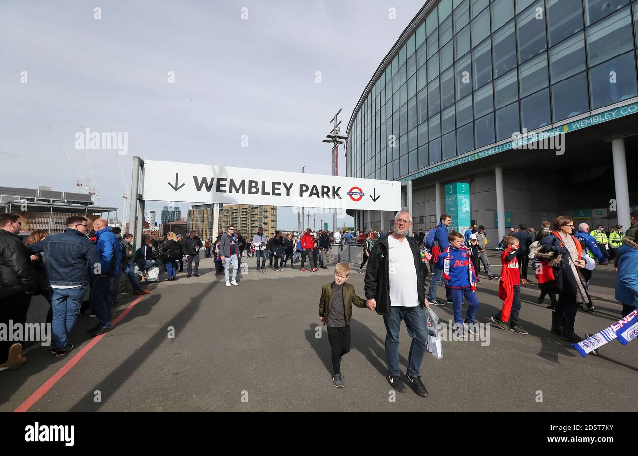 Wembley stadium from station hi-res stock photography and images - Alamy