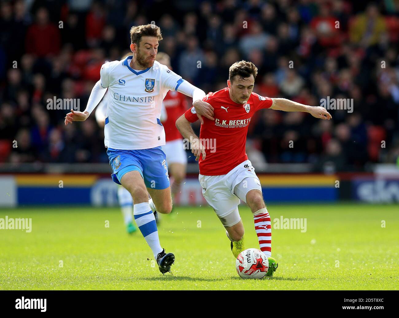 Barnsley's Josh Scowen (Right) and Sheffield Wednesday's David Jones ...