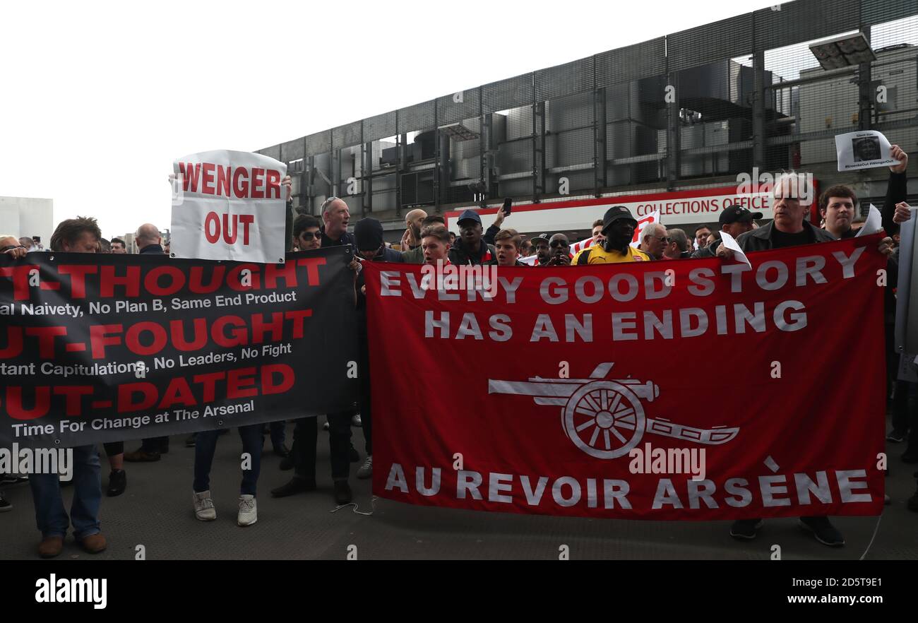 Arsenal fans protest outside the ground Stock Photo - Alamy