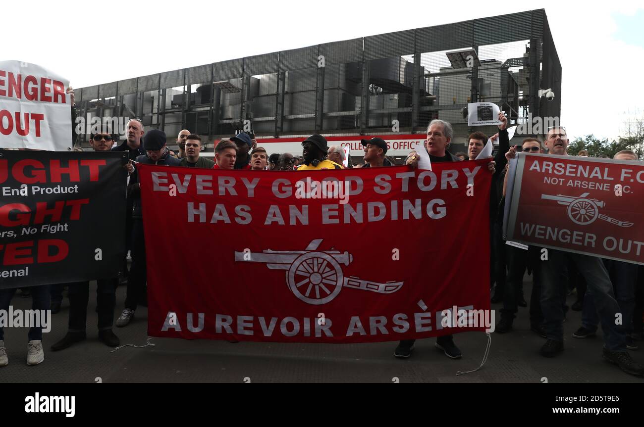 Arsenal fans protest outside the ground Stock Photo - Alamy