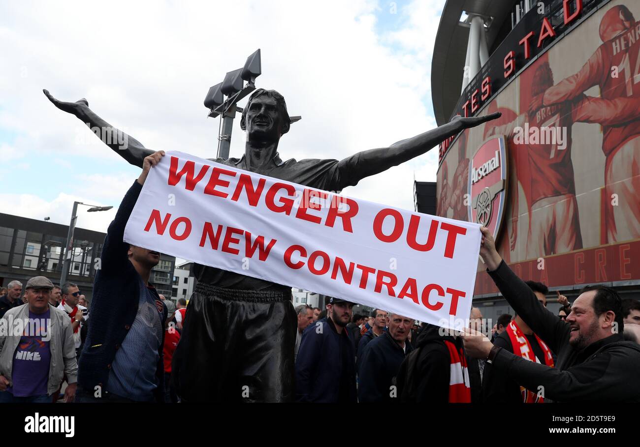 Arsenal fans protest outside the ground Stock Photo - Alamy