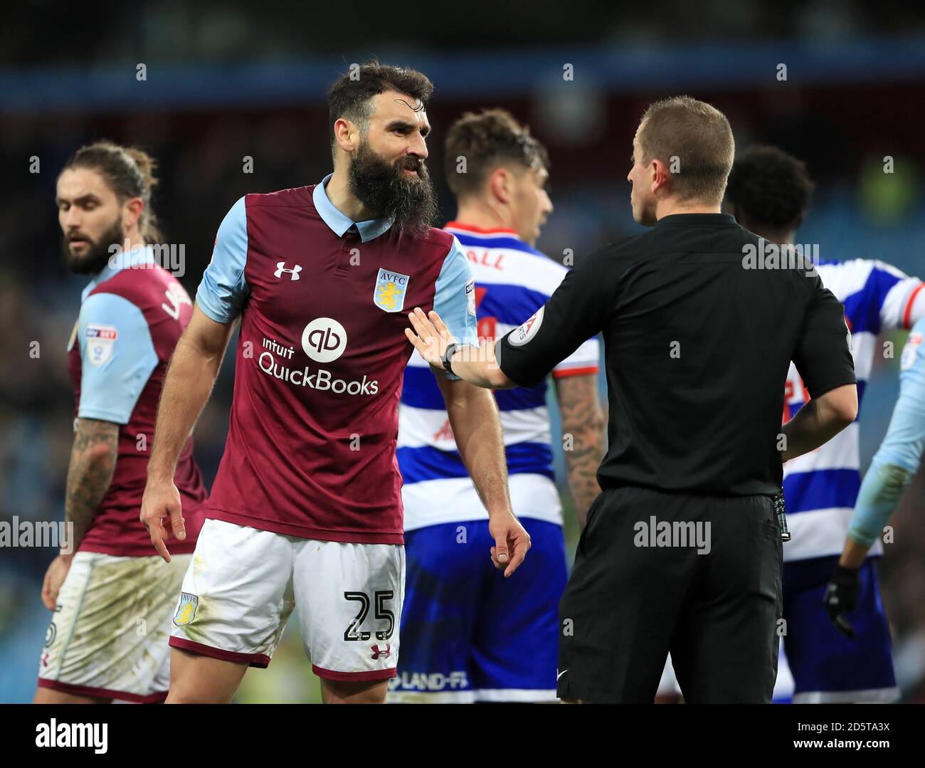 Soccer referee peter bankes hi-res stock photography and images - Alamy