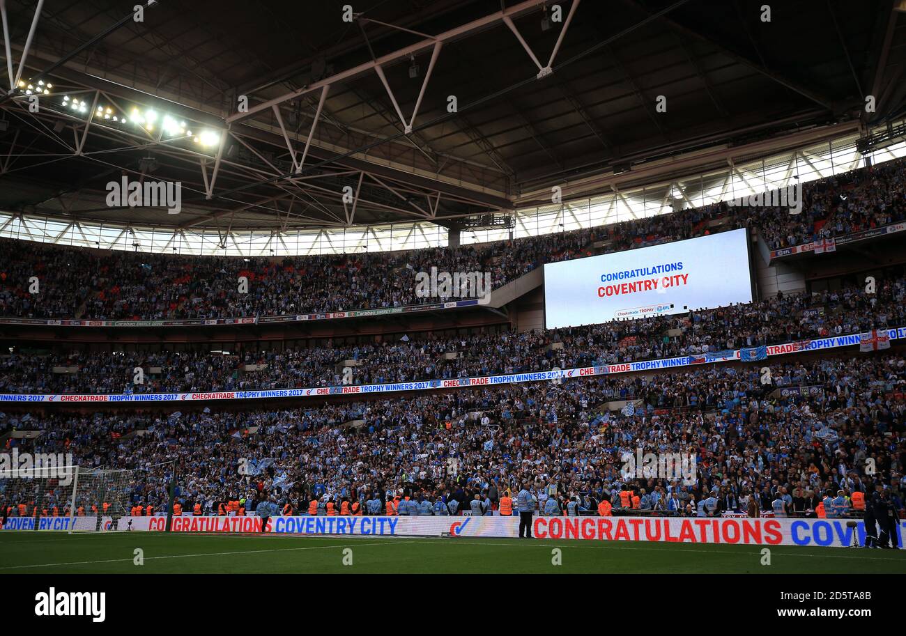 Big screen wembley stadium hi-res stock photography and images - Alamy