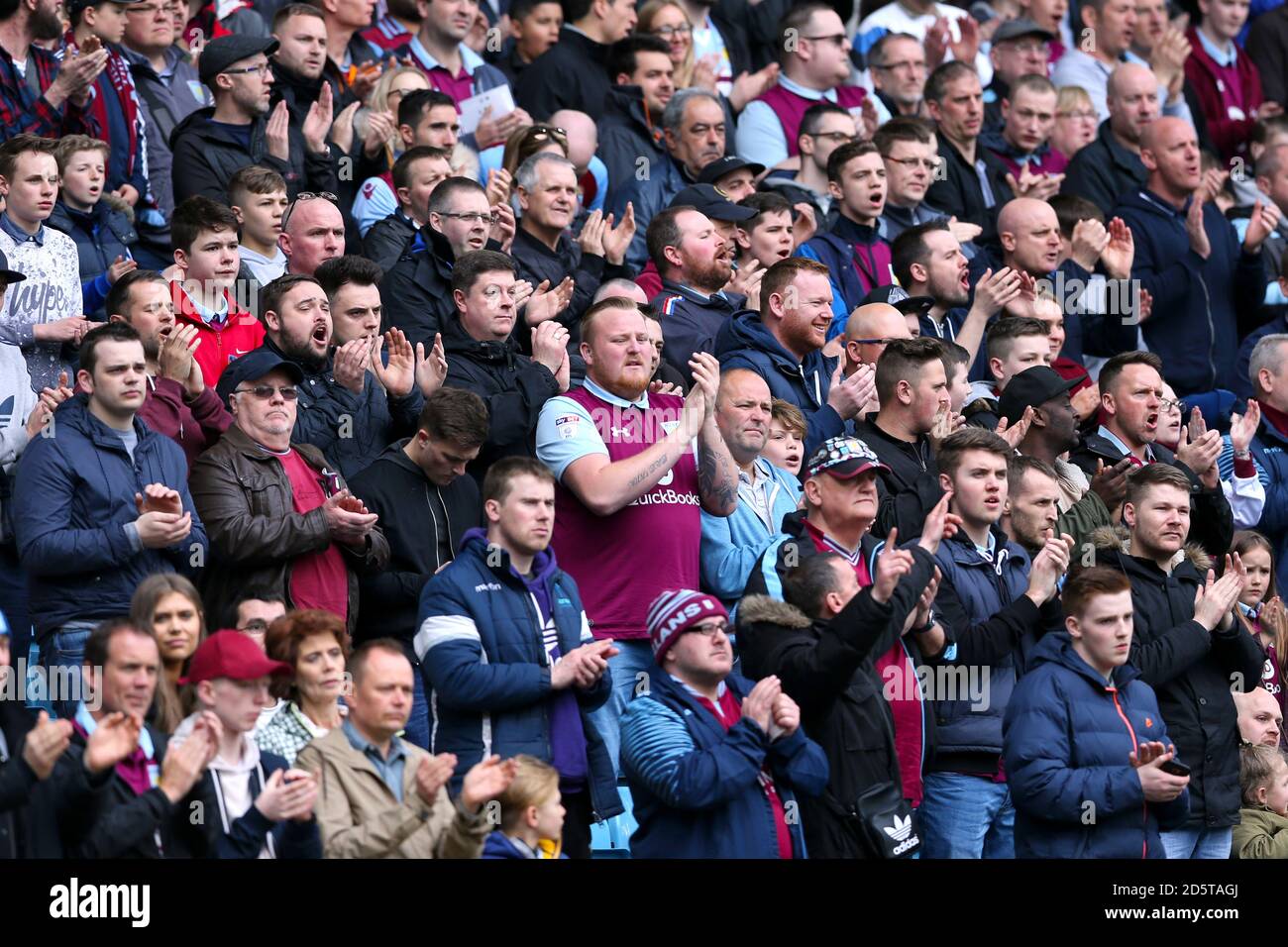 Soccer football fan fans gv stands hi-res stock photography and images ...