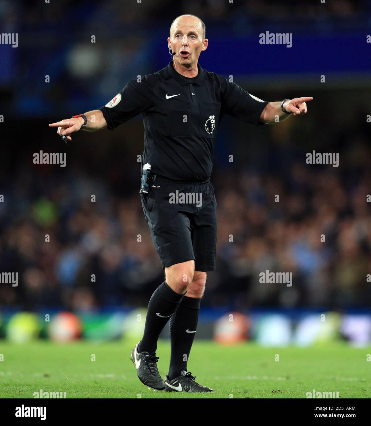 Referee Mike Dean Stock Photo - Alamy
