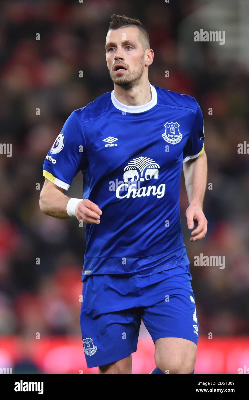 Morgan schneiderlin of everton hi-res stock photography and images - Alamy