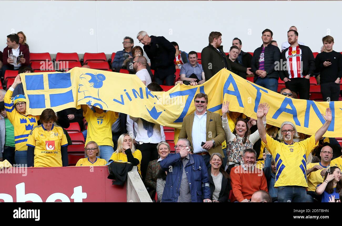Swedish fans of Manchester United's Zlatan Ibrahimovic show their ...