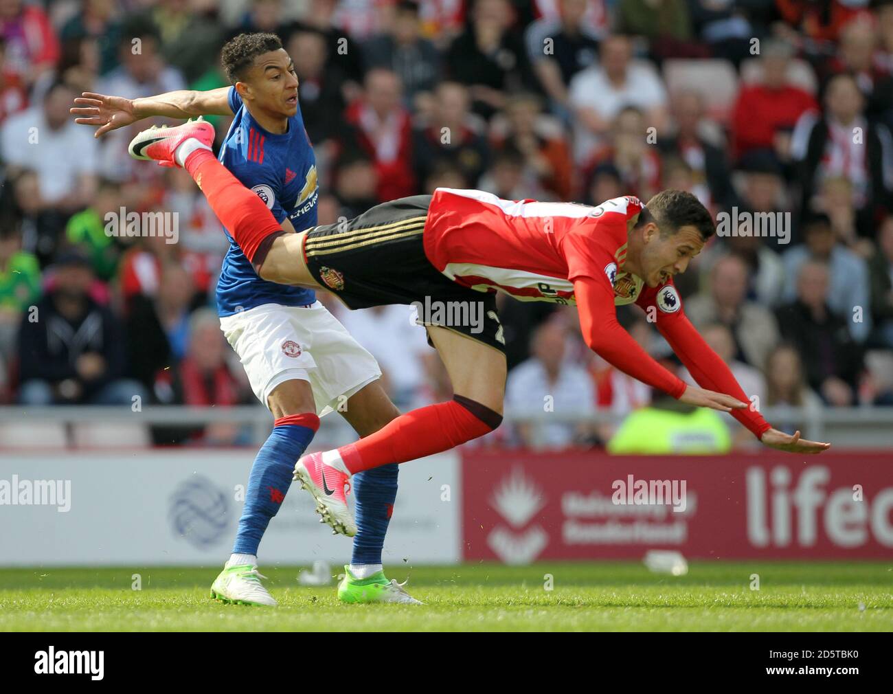 Manchester United's Jesse Lingard challenges Sunderland's Javier ...