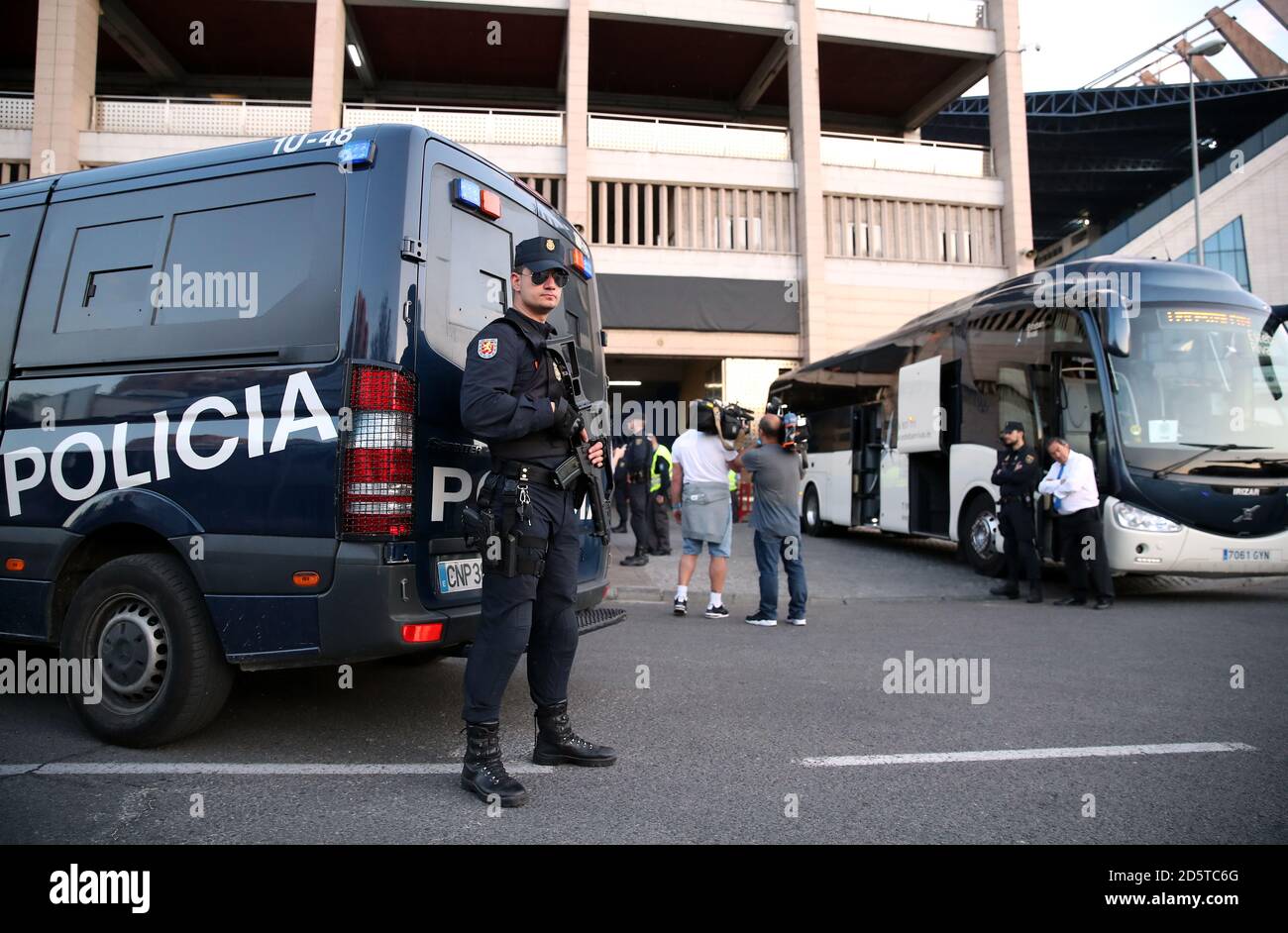 Armed police outside the ground for the team coaches Stock Photo - Alamy