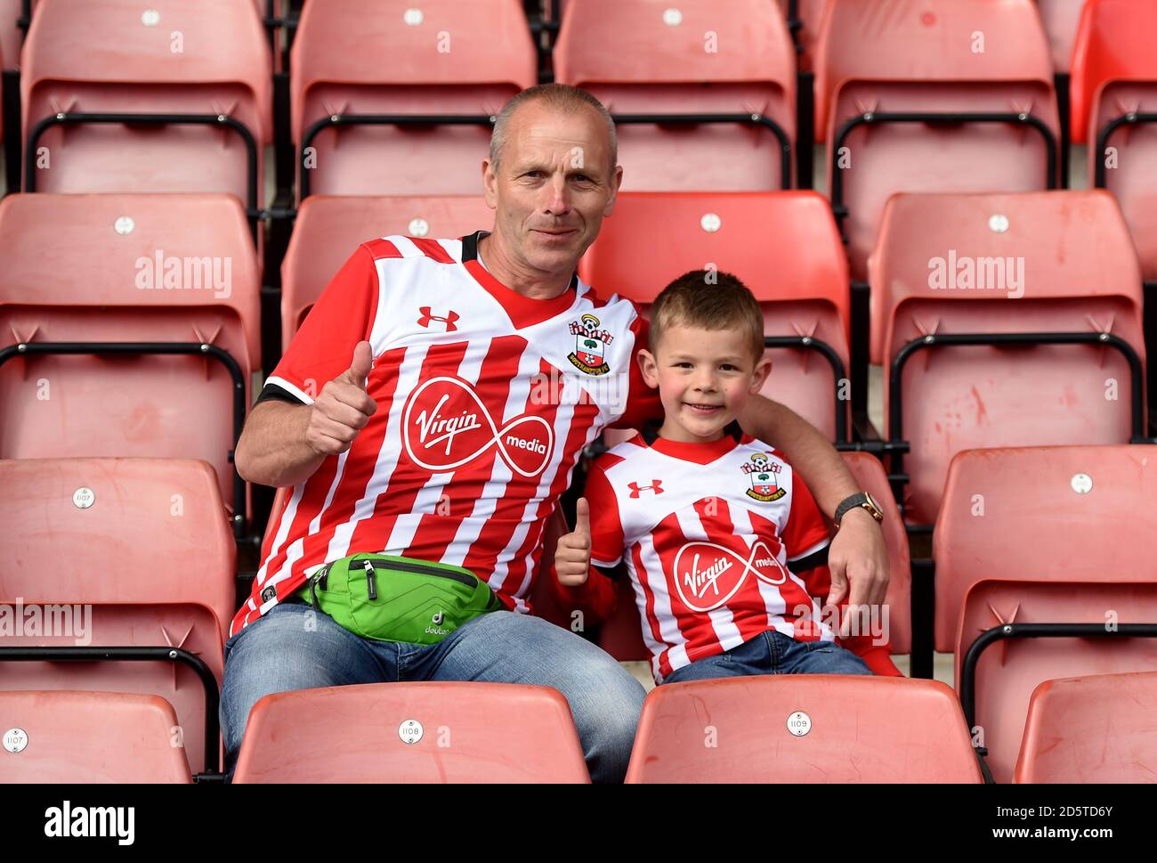 Southampton fans in the stands prior to kick off Stock Photo - Alamy