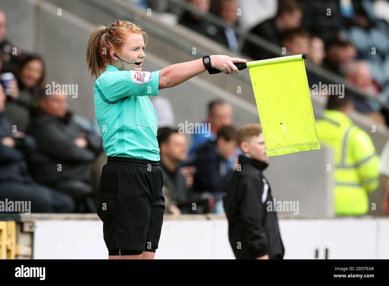 Assistant referee helen byrne hi-res stock photography and images - Alamy