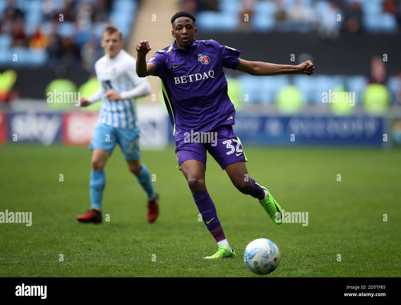 Charlton Athletic's Joe Aribo Stock Photo - Alamy