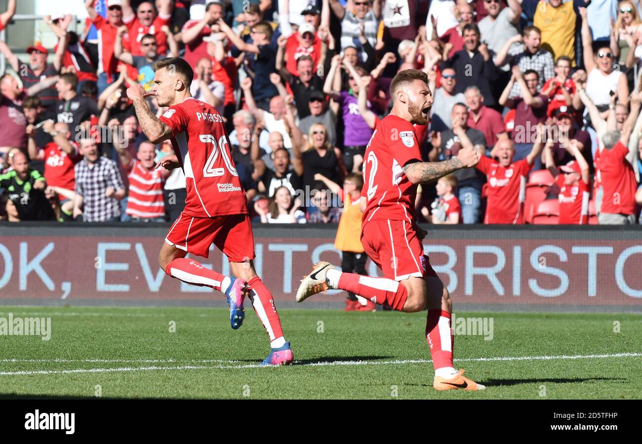 Bristol City's Jamie Paterson celebrates his goal to make it 2-2 ...
