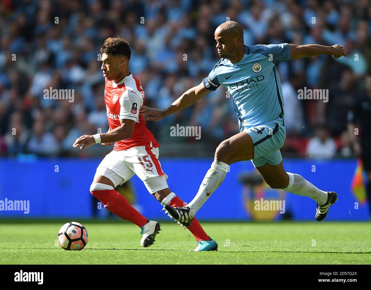 Arsenal's Alex Oxlade-Chamberlain gets away from Manchester City's ...