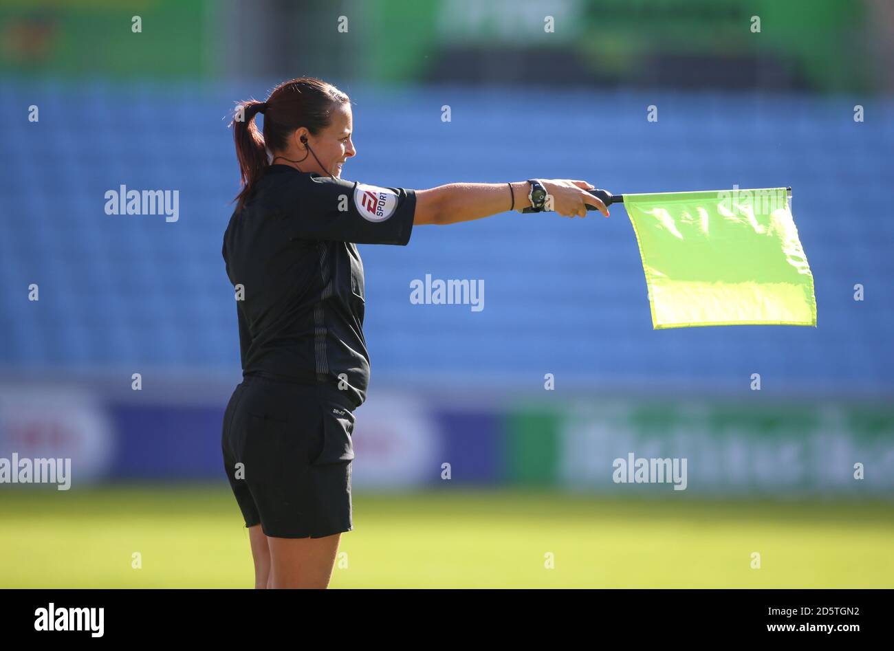 Soccer referees assistant hi-res stock photography and images - Alamy