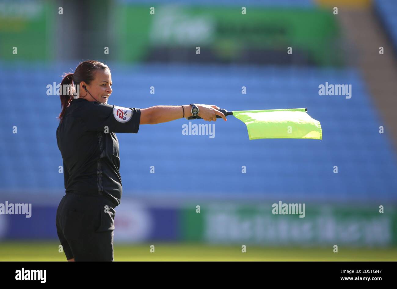 Soccer referees assistant hi-res stock photography and images - Alamy
