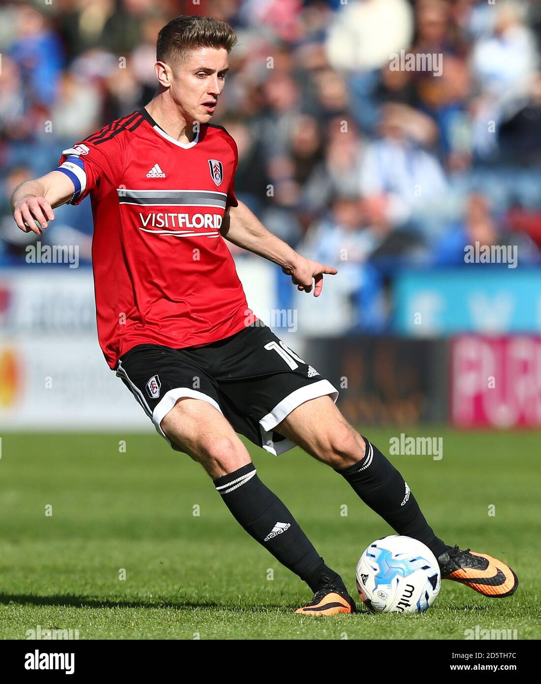 Fulham's Tom Cairney Stock Photo - Alamy