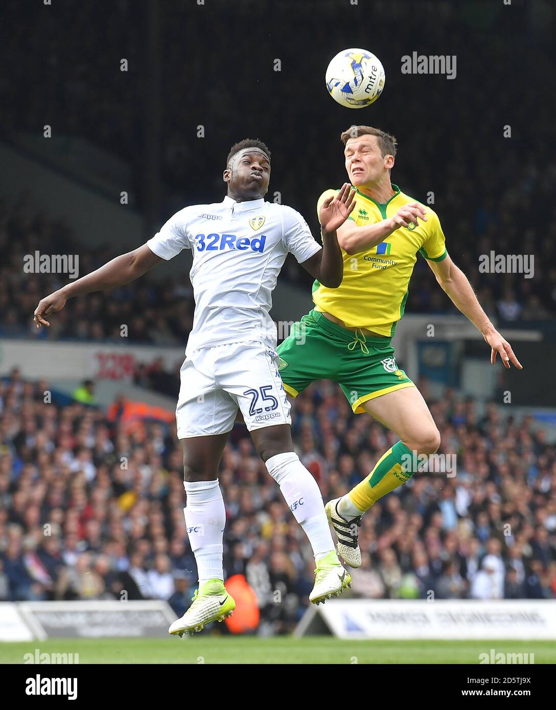 Leeds uniteds jonathan howson hi-res stock photography and images - Alamy