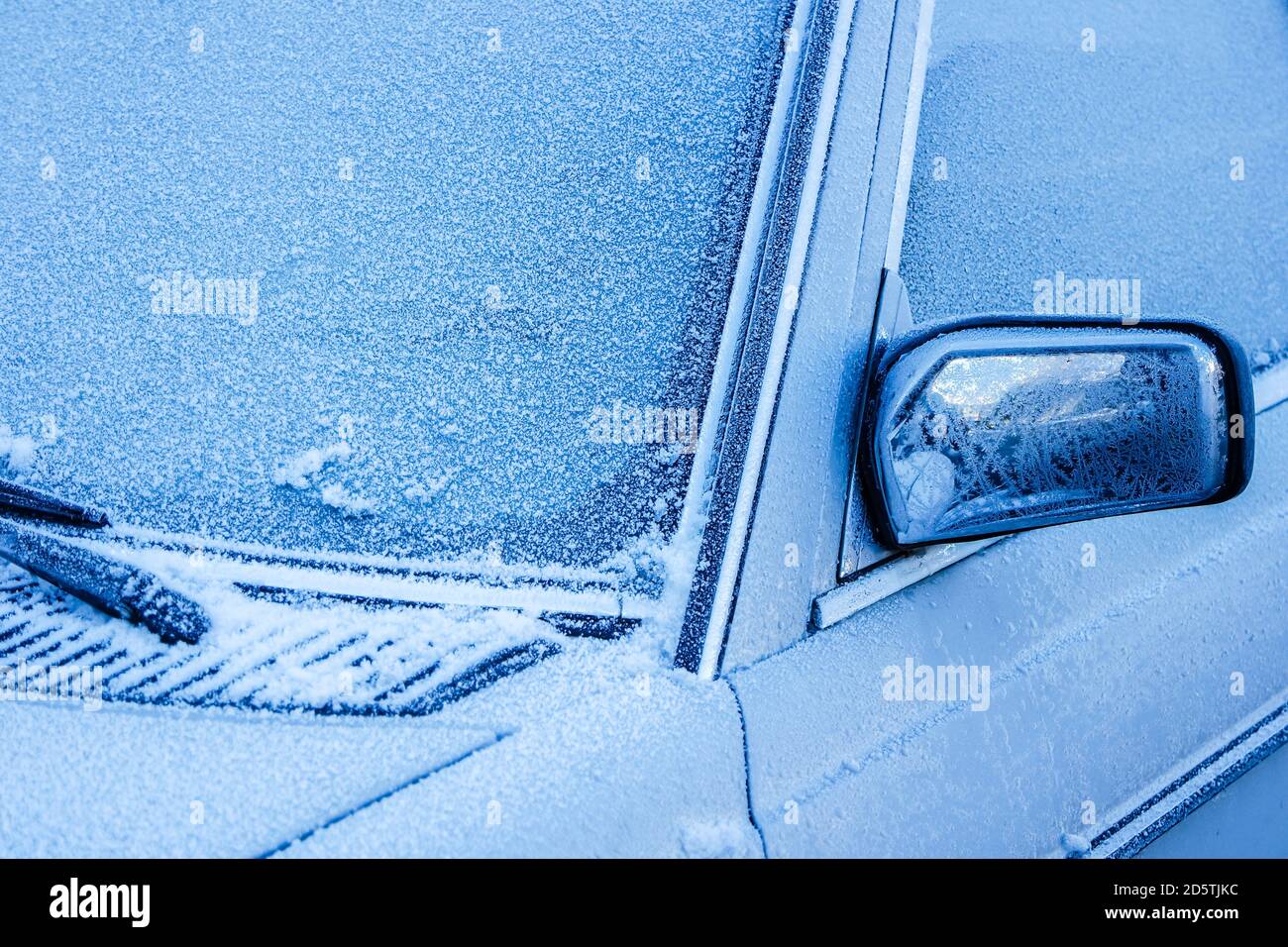 Frozen car window hi-res stock photography and images - Alamy