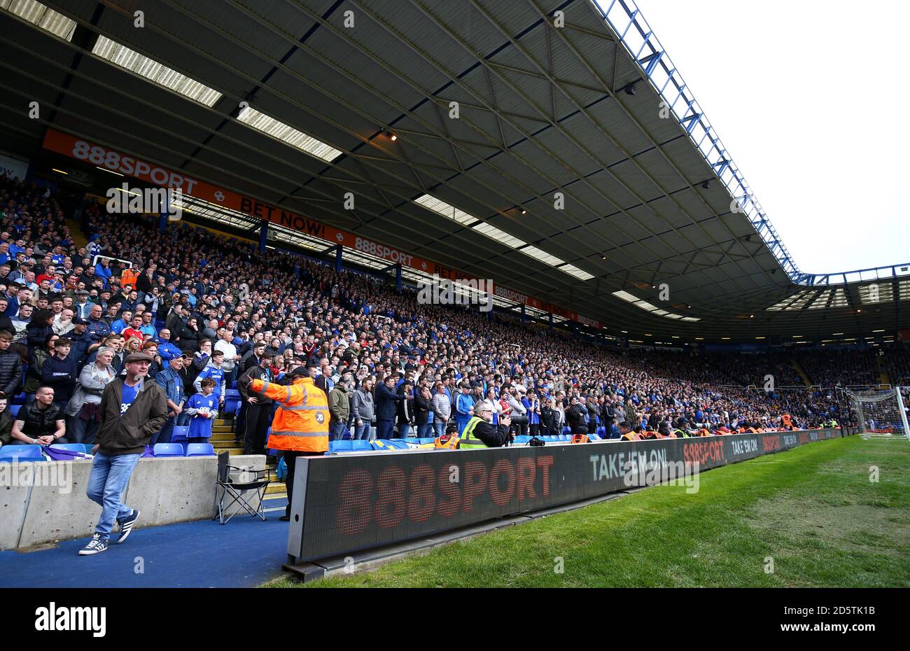 Packed stands hi-res stock photography and images - Alamy