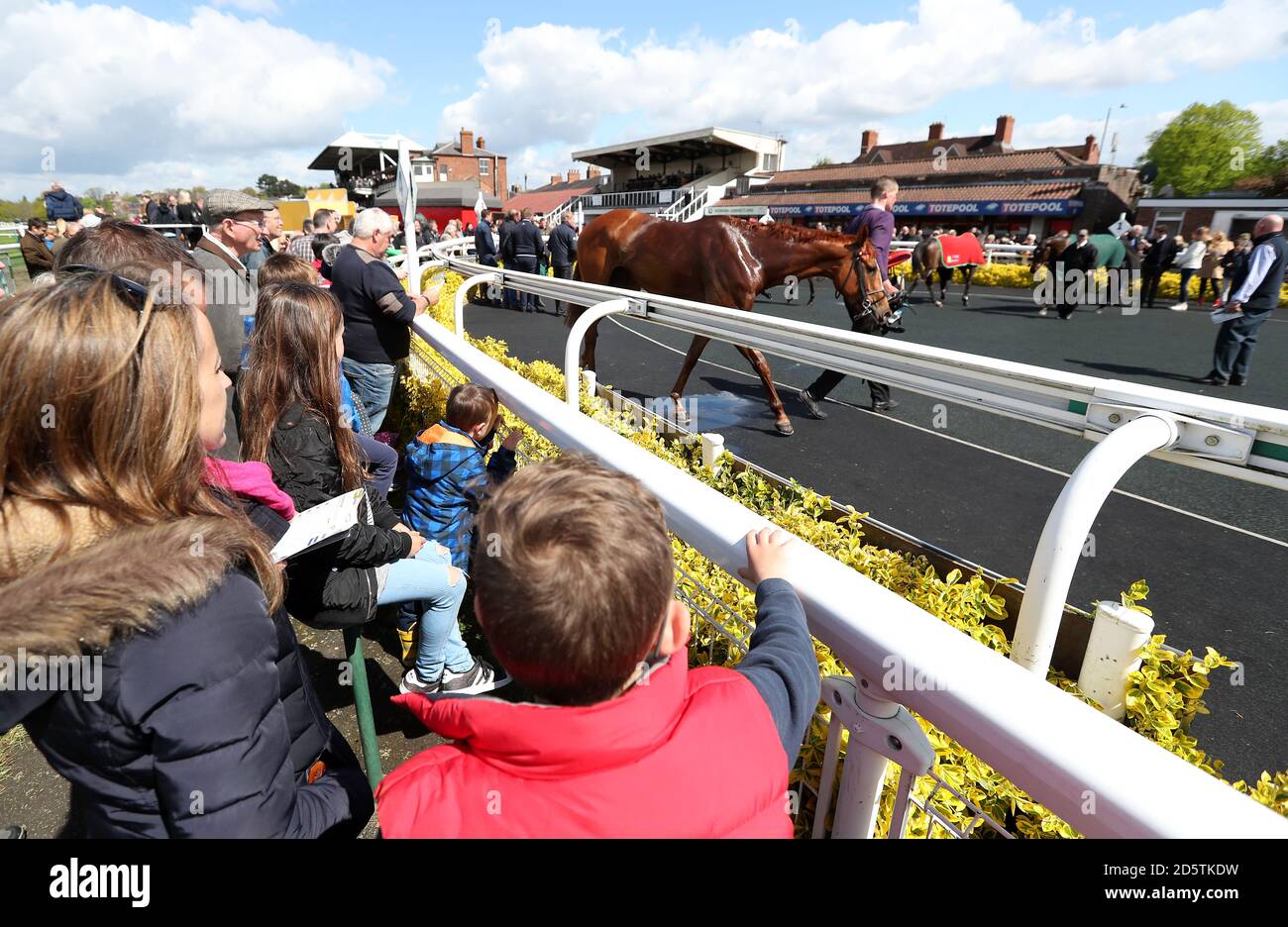 Horse racing horses gv general view hi-res stock photography and images ...