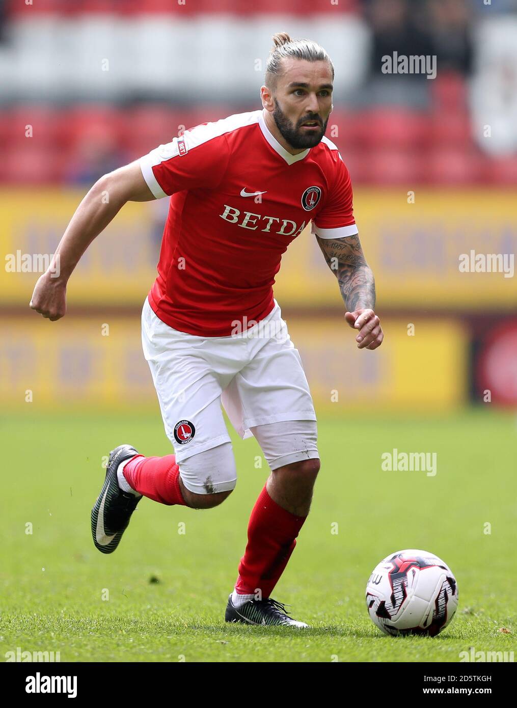 Charlton Athletic's Ricky Holmes Stock Photo - Alamy