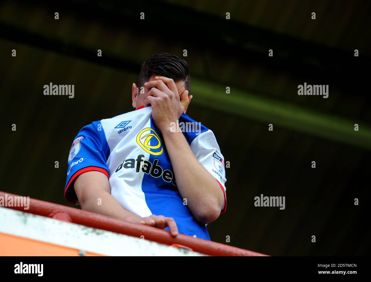 Blackburn rovers fans in stands hi-res stock photography and images - Alamy