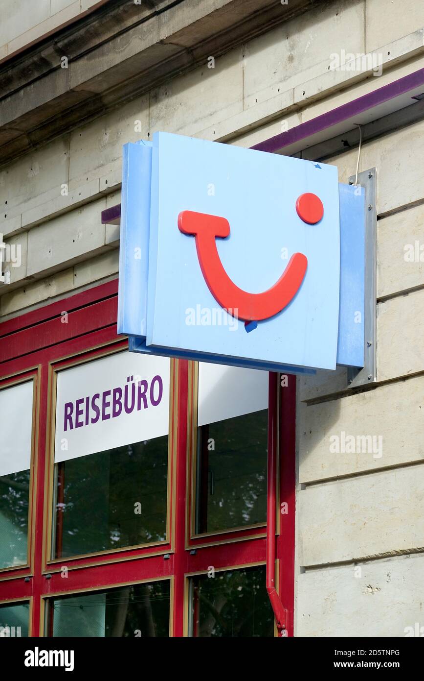 Tui smile logo hi-res stock photography and images - Alamy