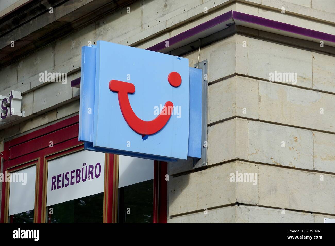 Tui smile logo hi-res stock photography and images - Alamy
