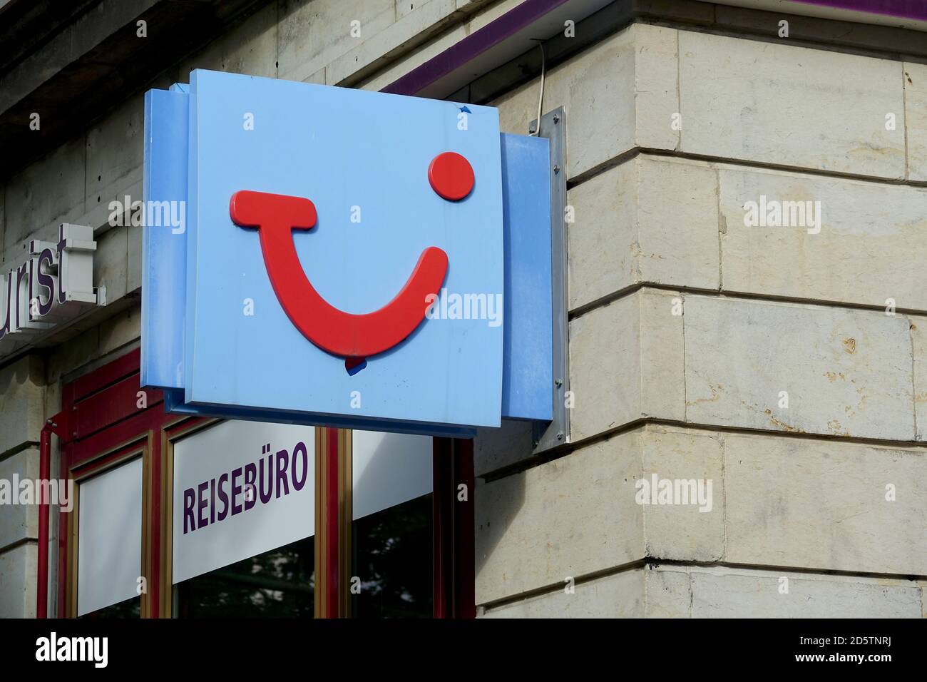 Tui smile logo hi-res stock photography and images - Alamy