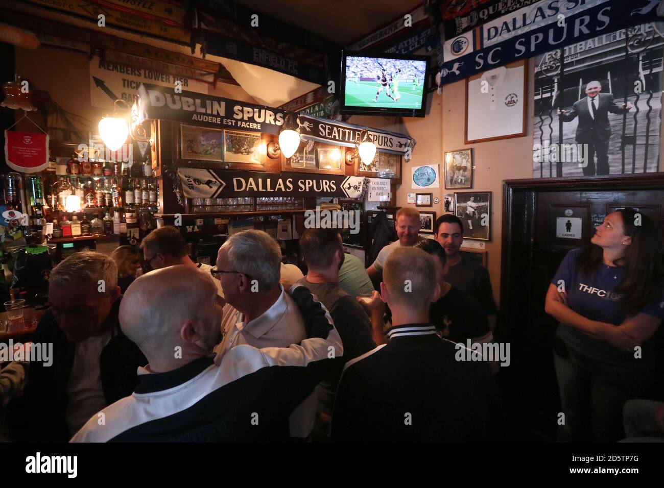 Tottenham pub hi-res stock photography and images - Alamy