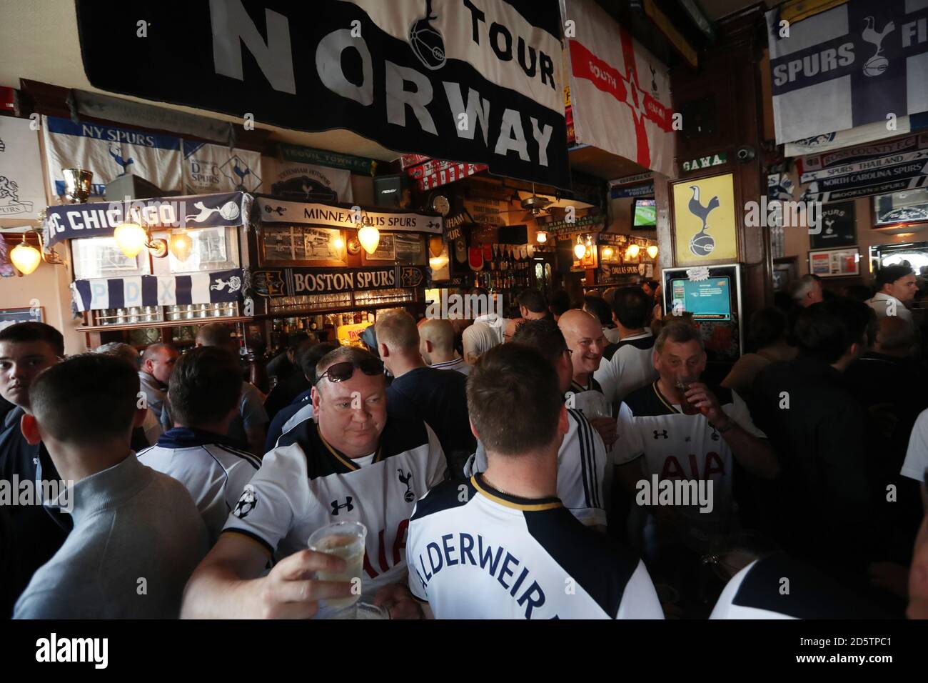 Spurs pub hi-res stock photography and images - Alamy