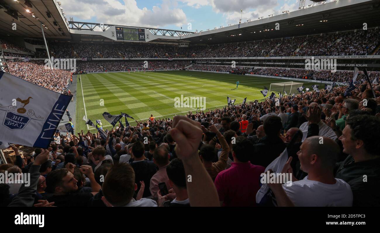 Tottenham Hotspurs fans show their support in the stands Stock Photo ...