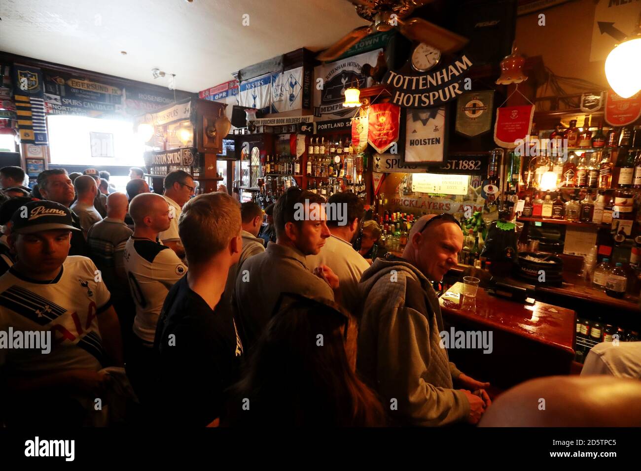 Spurs pub hi-res stock photography and images - Alamy