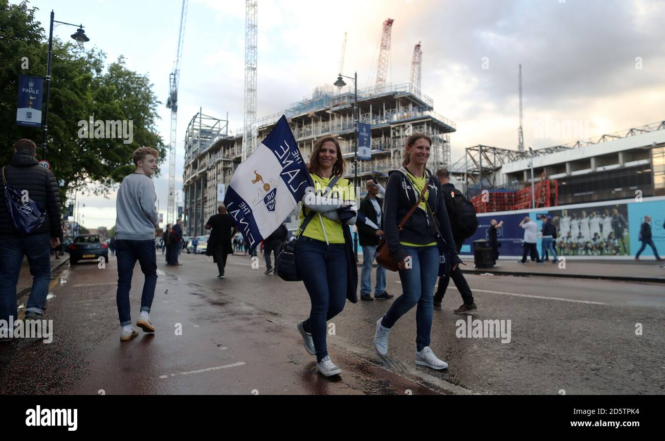 Tottenham fans flag hi-res stock photography and images - Alamy