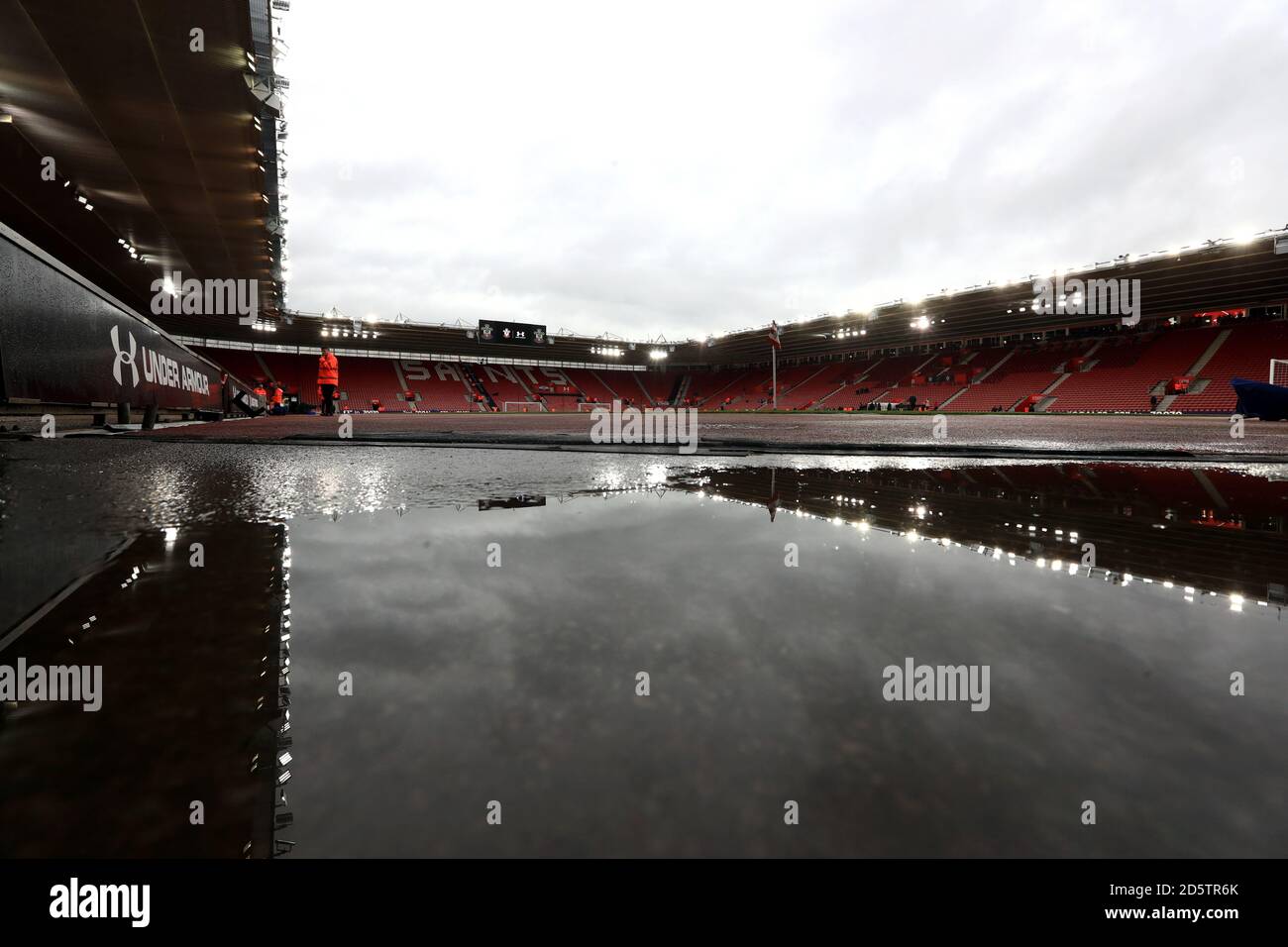 Wet weather soccer hi-res stock photography and images - Alamy