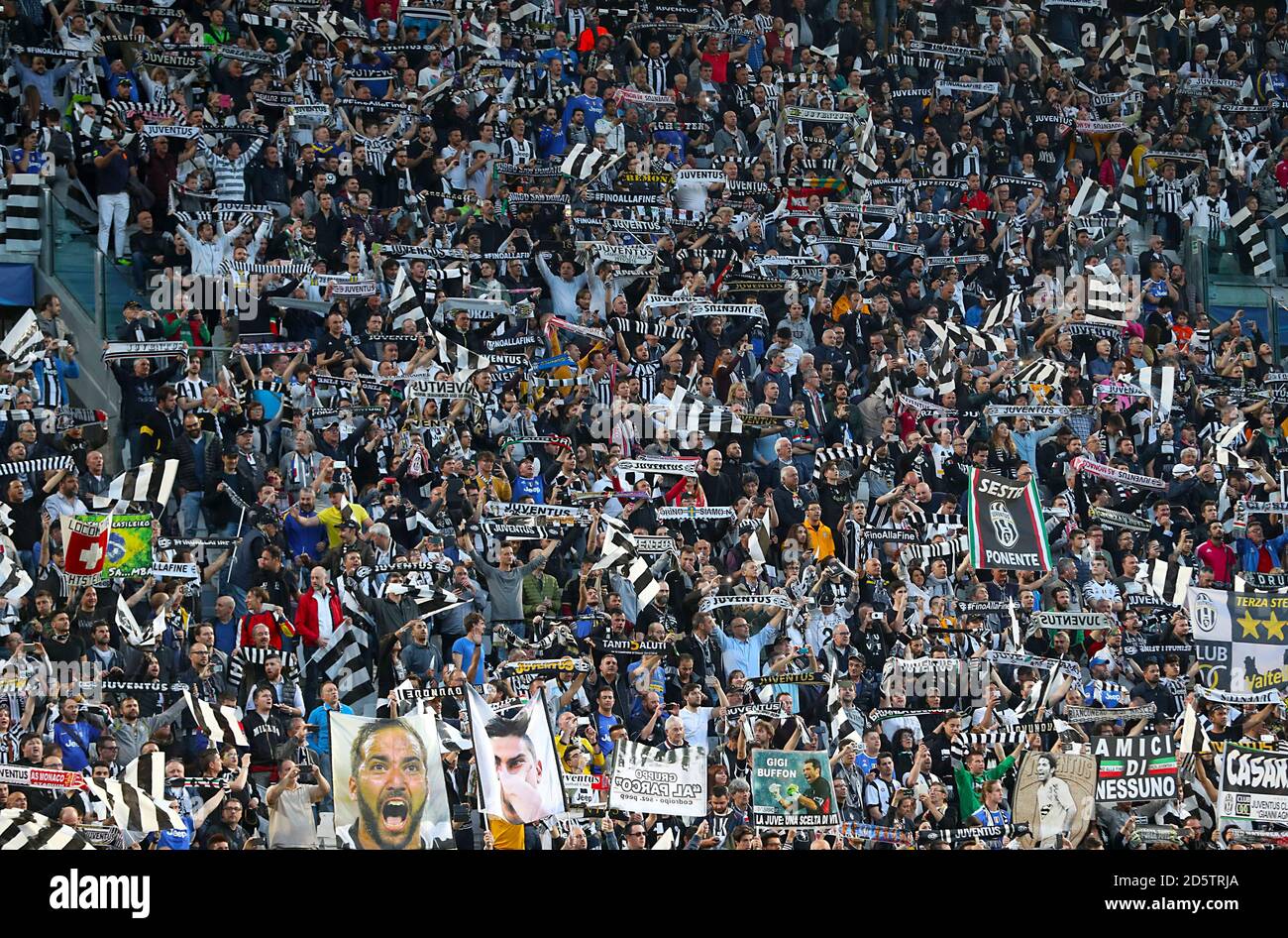 Juventus fans hi-res stock photography and images - Alamy