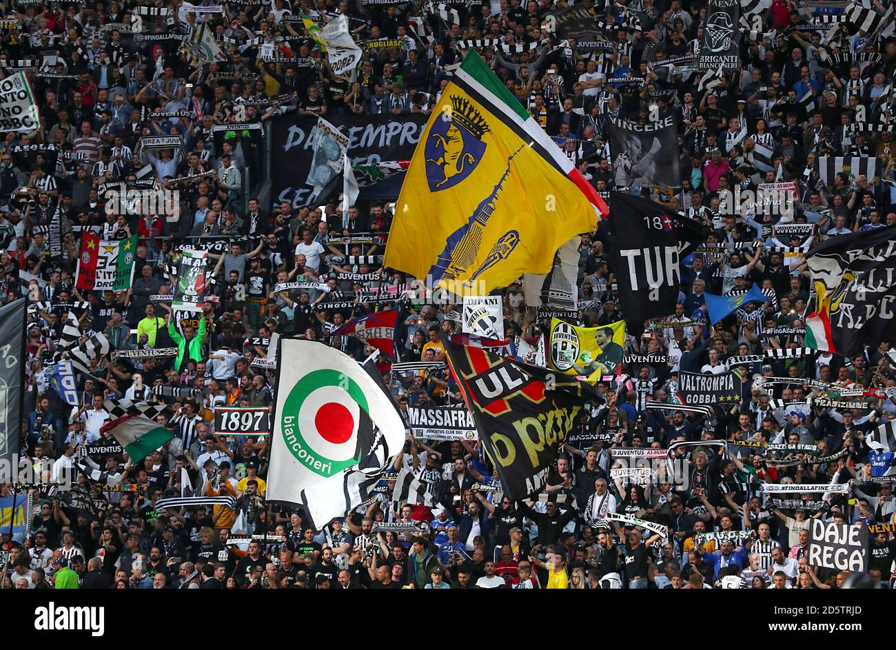 Juventus fans hi-res stock photography and images - Alamy