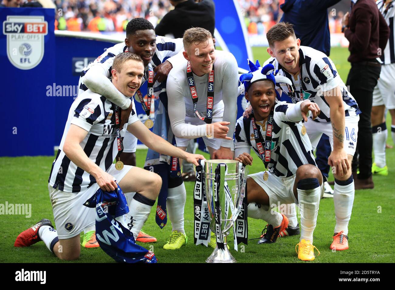 Efl league one trophy hi-res stock photography and images - Alamy