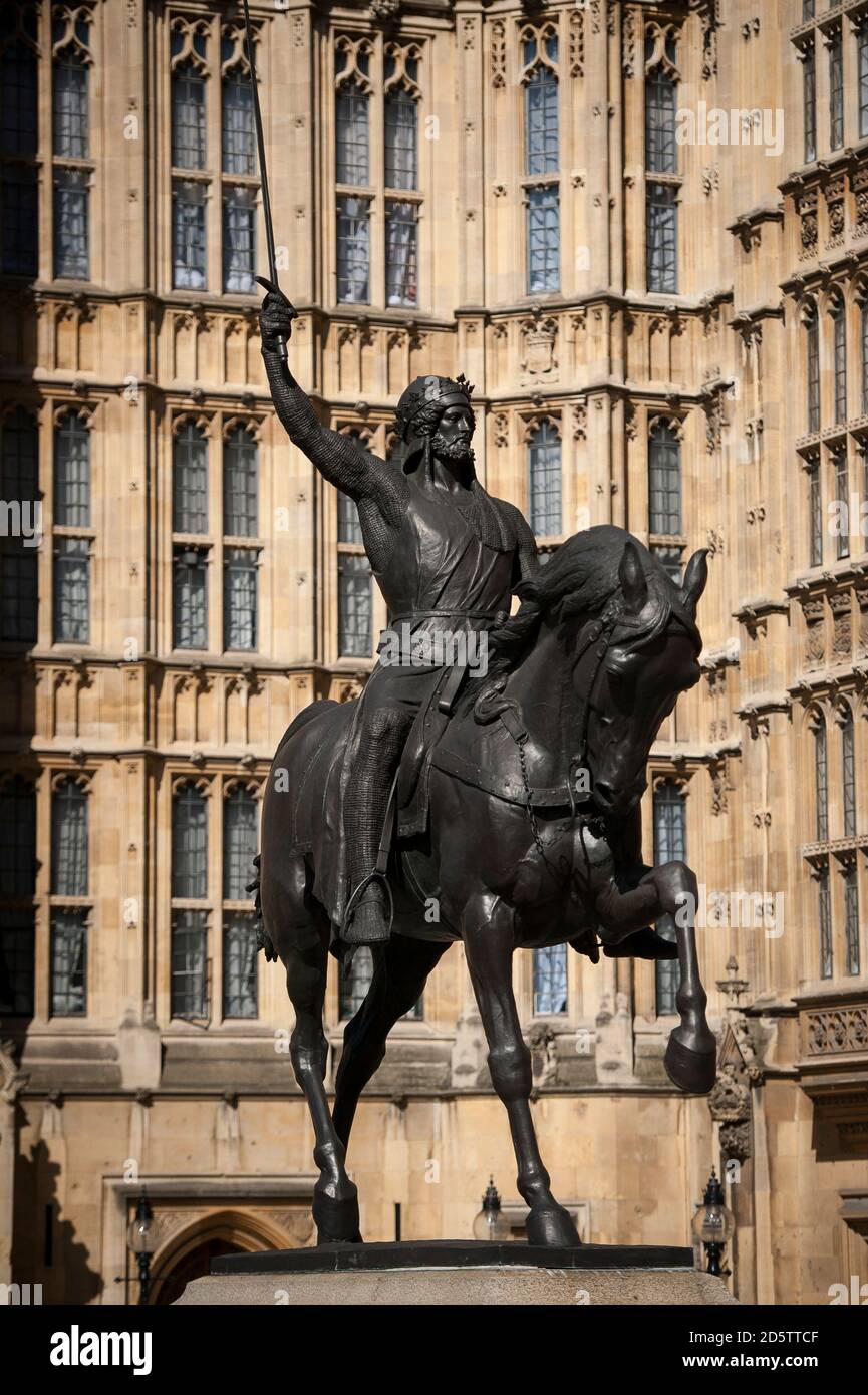 Grade 2 listed statues hi-res stock photography and images - Alamy